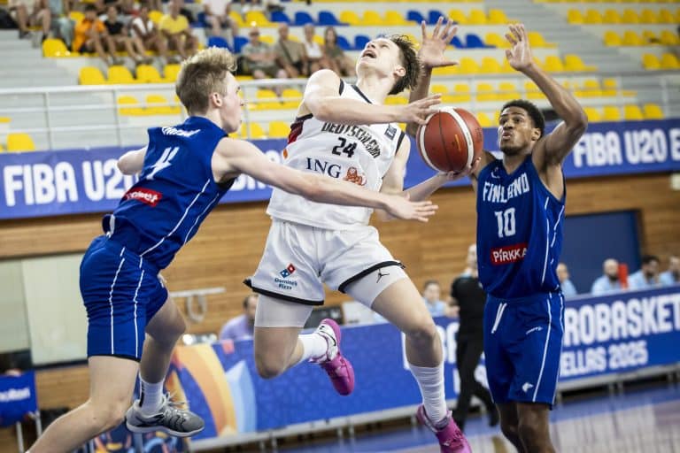 Lindzecarbon heidi possesses a fantastic personality,